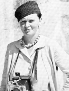 Photographer-architect Esther Born (1902-1987) visited Chapala in the ...